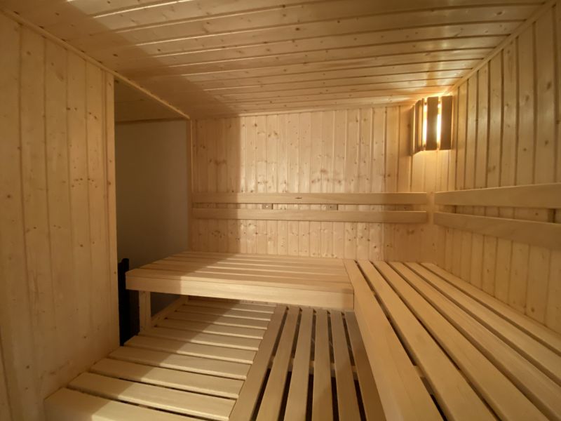Dřevo pro saunu - Materiál pro stavbu sauny | Prosaunu.cz